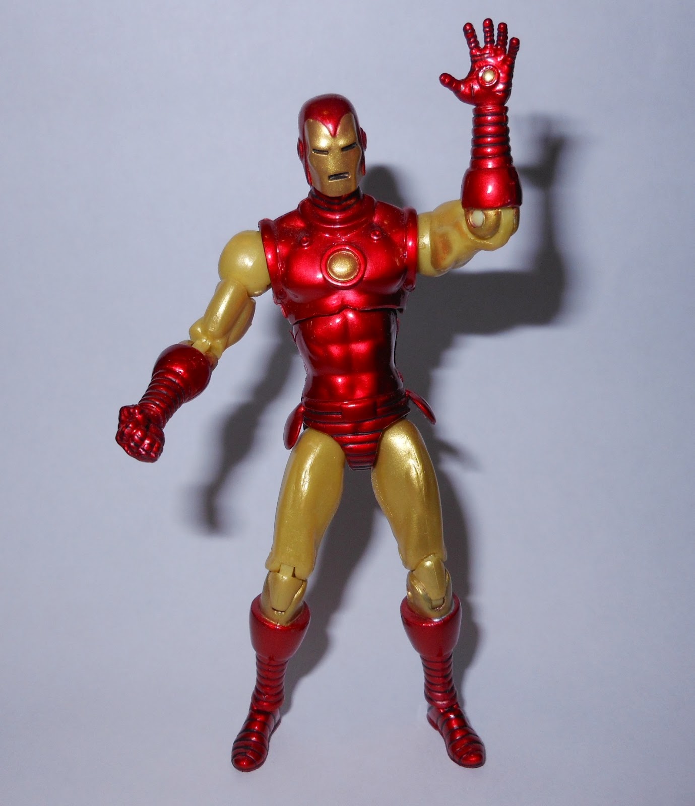 Figuras de Acción A Go-Gó: IRON MAN (CLASSIC ARMOR) (MARVEL UNIVERSE)