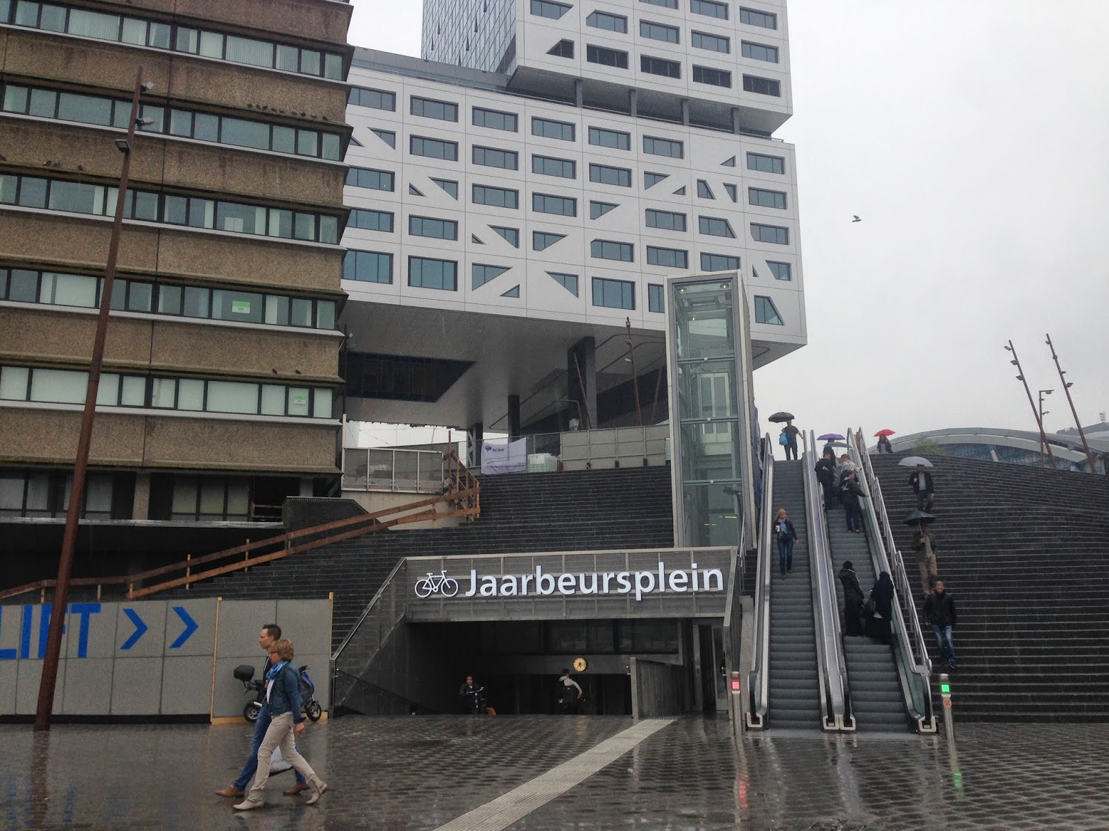 Alice in the Netherlands: Fietsenstalling Jaarbeursplein - the new huge ...
