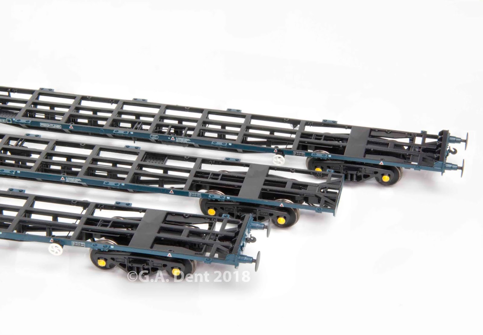 BACHMANN FFA/FGA FREIGHTLINER WAGONS