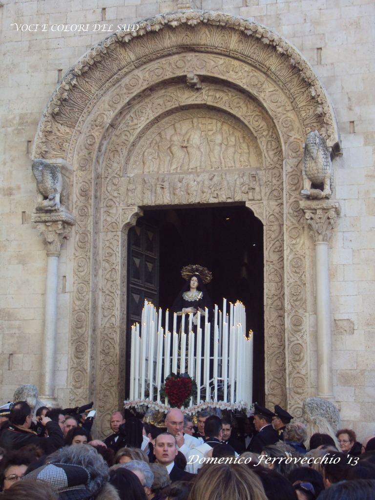 Voci e colori del Sud: La processione della Desolata a Bitonto