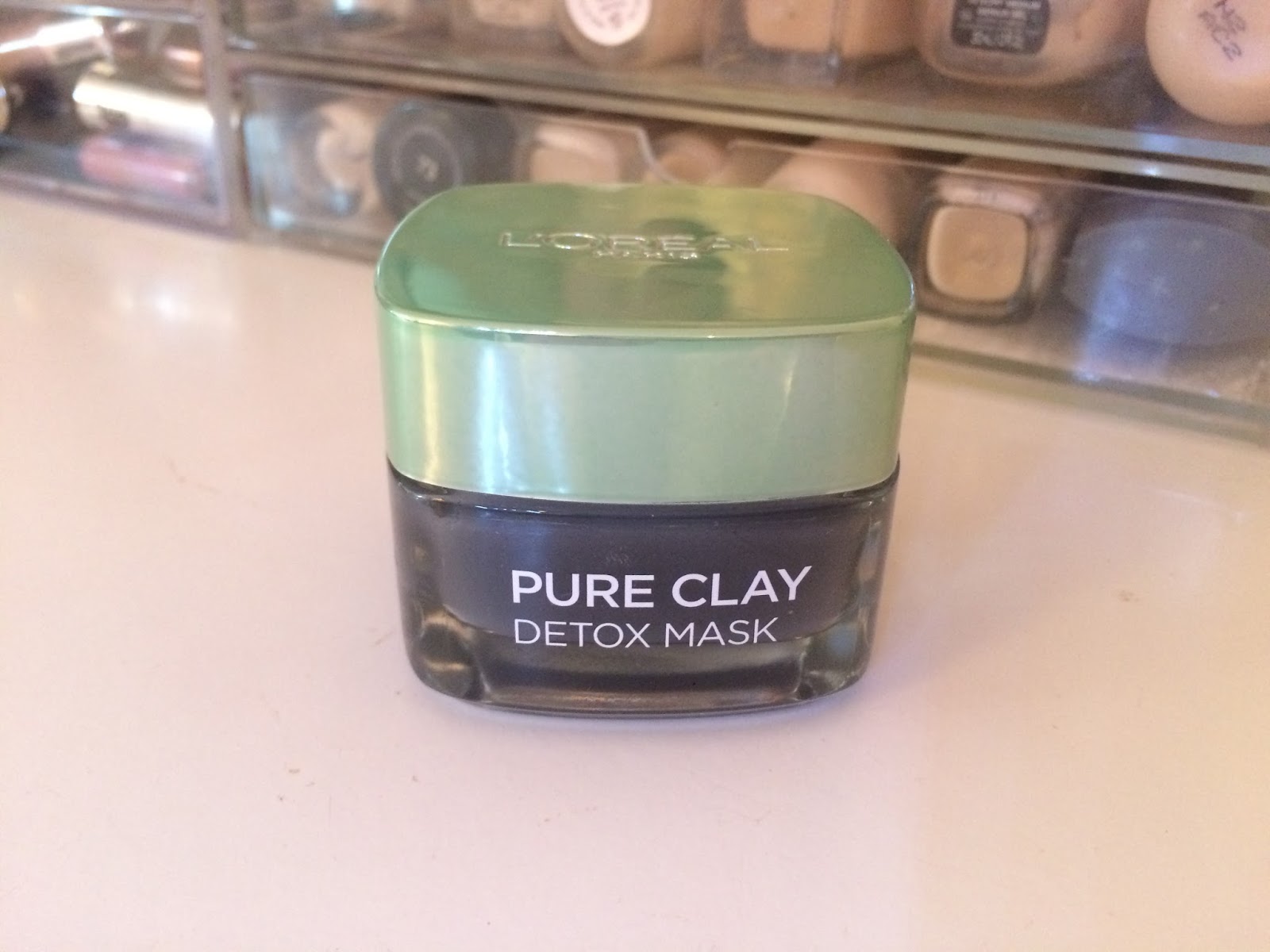 The Glamourelle : L'Oreal Pure Clay Detox Mask Review