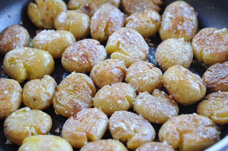 Fatias Douradas: Batatas a murro no forno micro-ondas