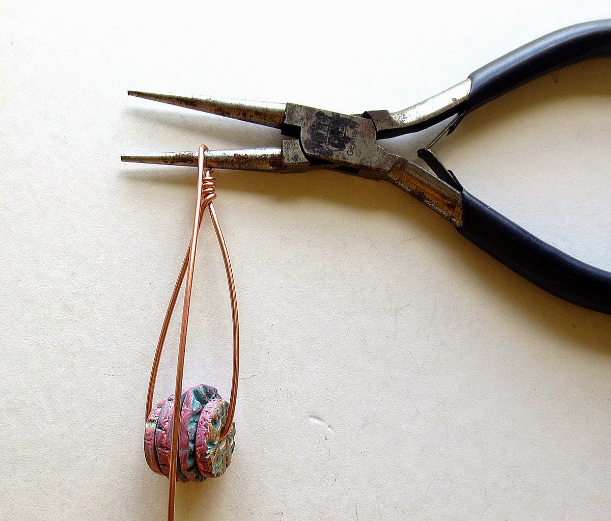 Art Bead Scene Blog: Tutorial Tuesday:Swinging Spinning Disk Earrings