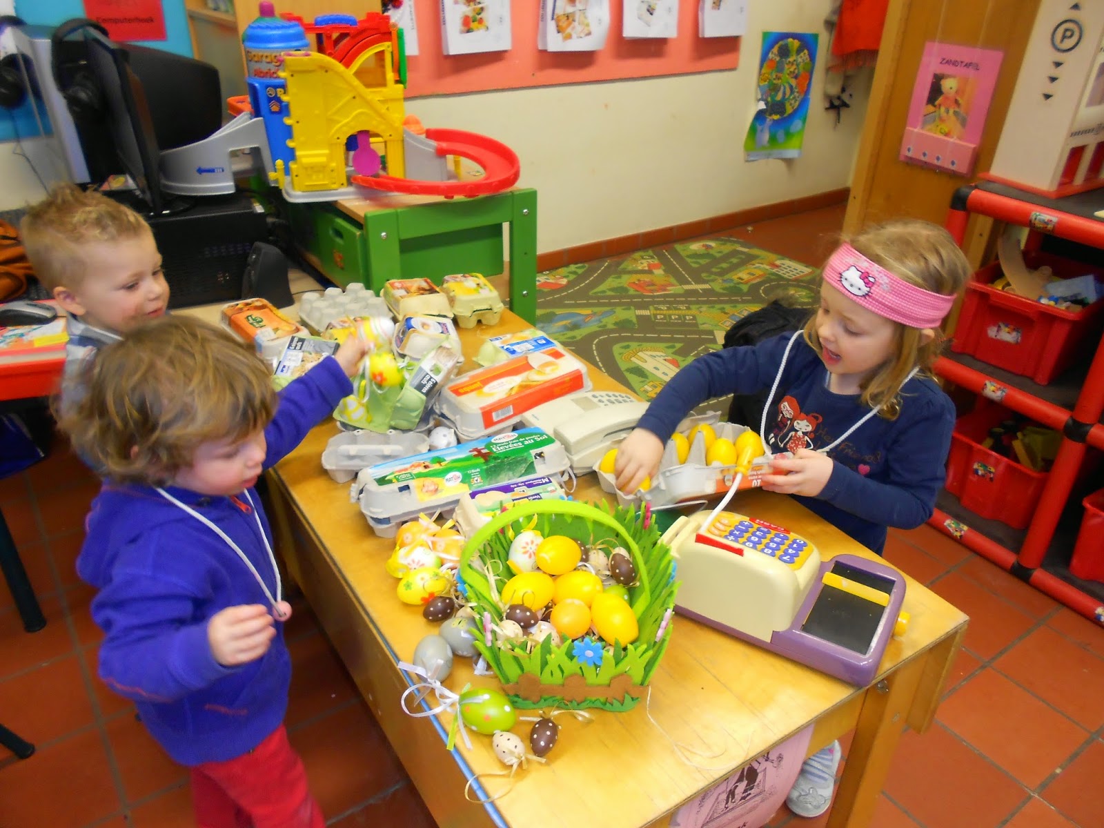 1ste kleuterklas B: Thema : de kip en het ei