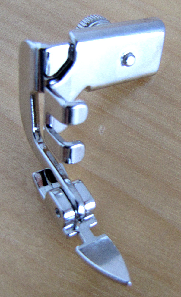 You SEW Girl: Zipper feet and zipped purses.