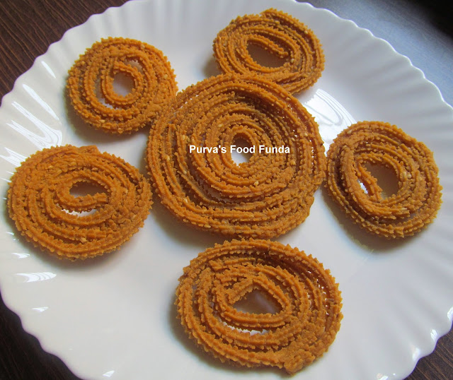 खाण्यासाठी जन्म आपुला : Chakalya (भाजणीच्या चकल्या)