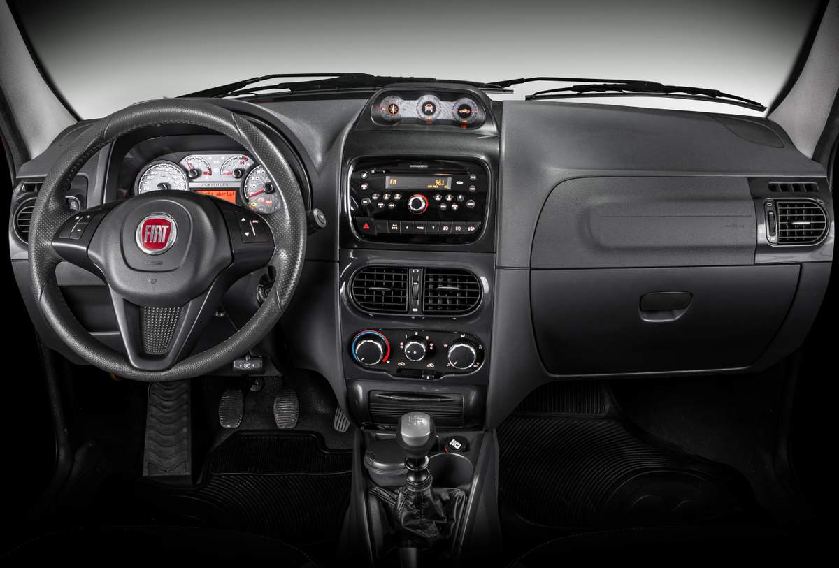 Fiat Strada Manga Larga Marchador: fotos e preços