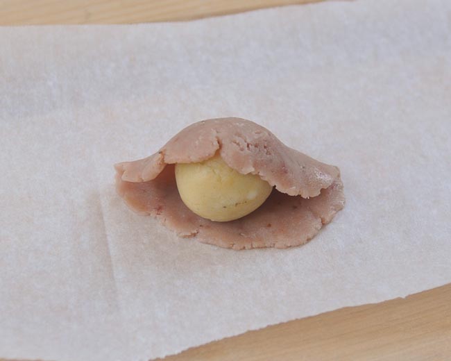 Beki Cook's Cake Blog: Neapolitan Cake Pops - Three Flavors in One Pop