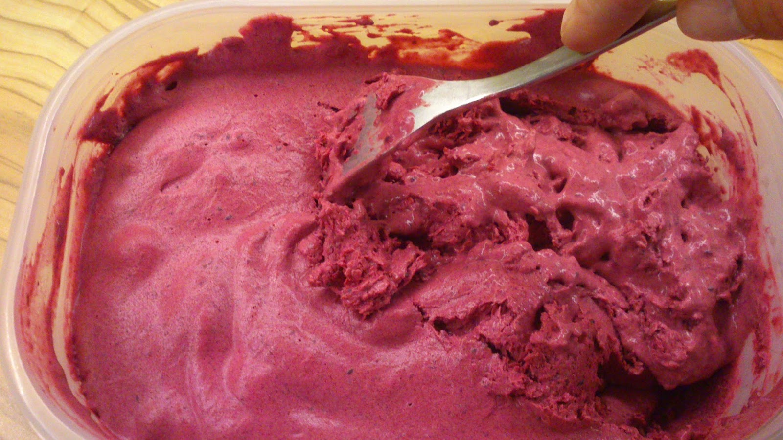 A. Sladki Chef: Domač sadni sladoled