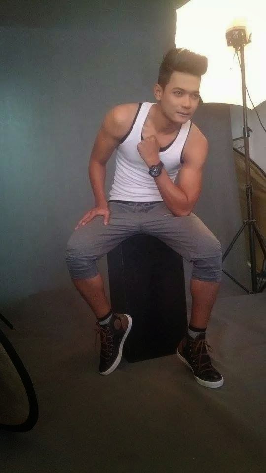 M y a n m a r H u n k s: Shirtless Htoo Ant Lwin