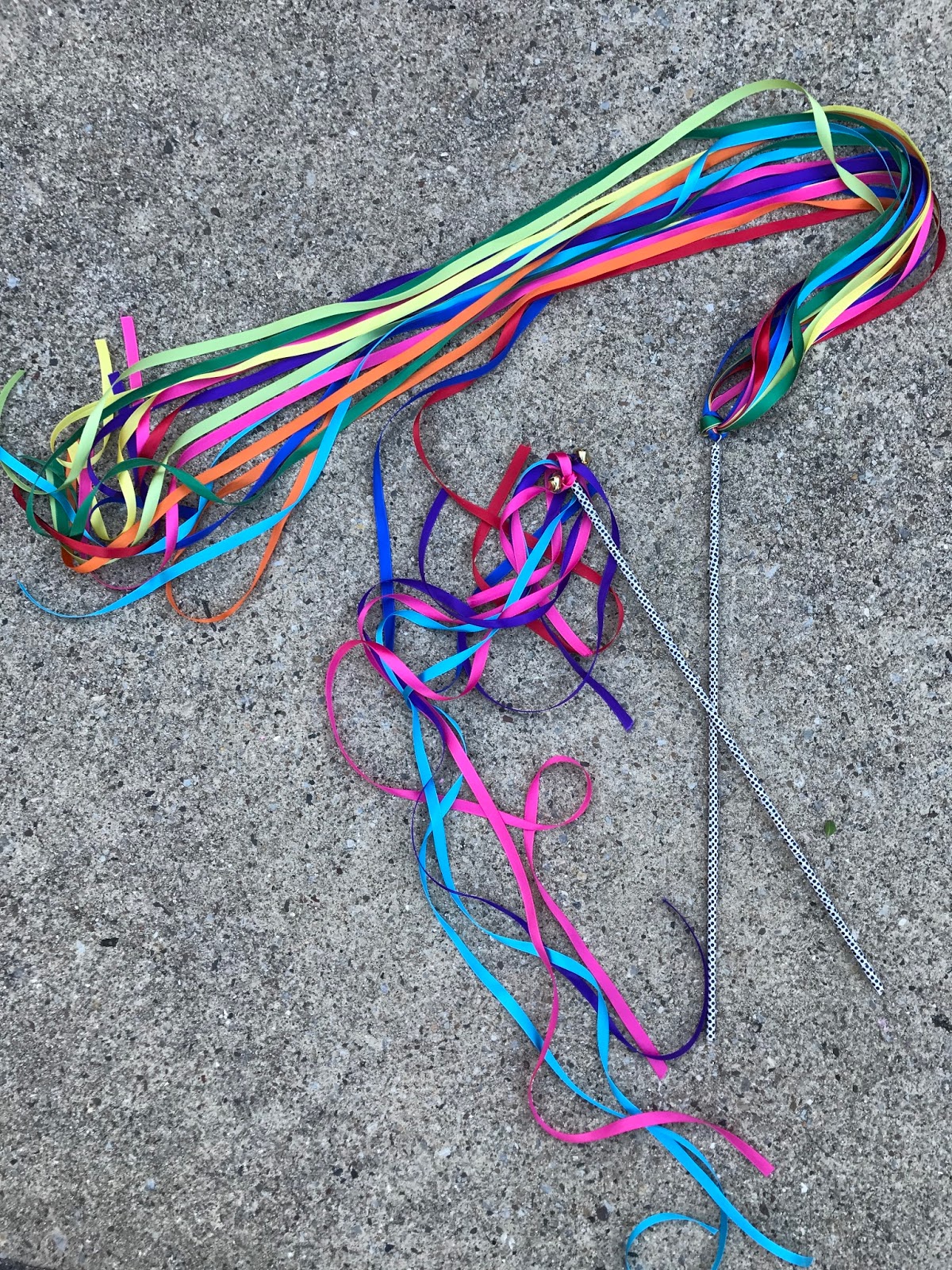 Momfessionals: Easy Ribbon Wands