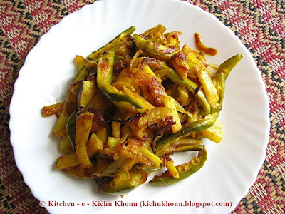 Kitchene Kichukhonn : Aloo Potol er bhaja / Stir fried potatoes and ...