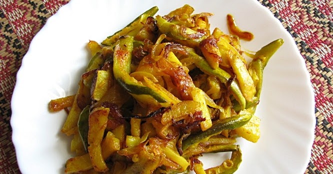 Kitchene Kichukhonn : Aloo Potol er bhaja / Stir fried potatoes and ...