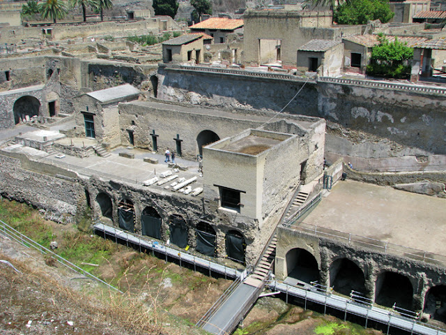 The Bell Curve of Life: Herculaneum: Fleeing the Eruption