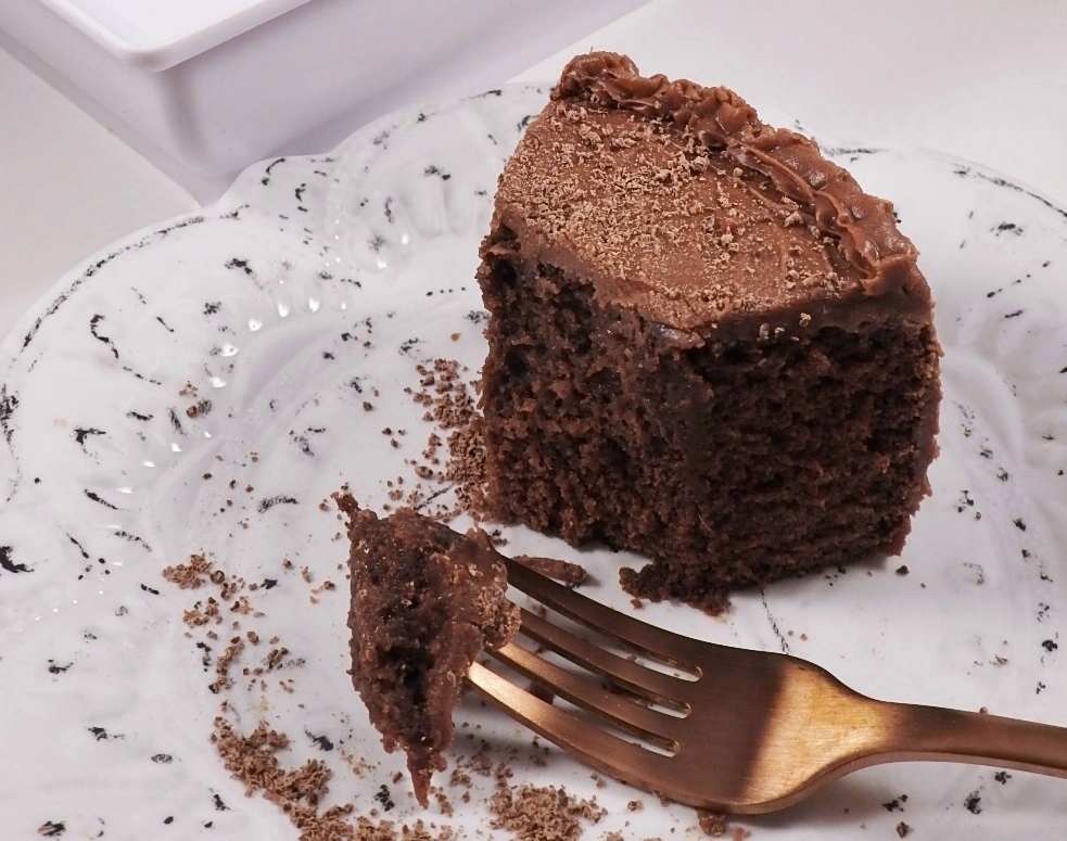 Old Fashioned Fudge Cake