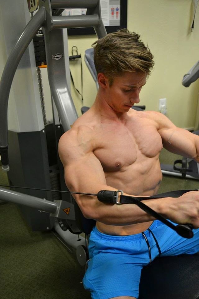 Daily Bodybuilding Motivation: Amazing PEC and ABS of Bodybuilder Tyson ...