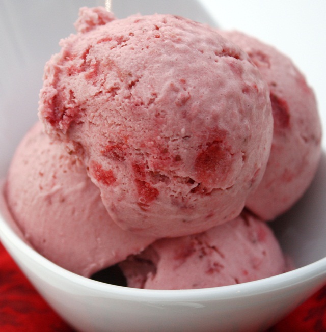 KekwaMerahJambu: Aiskrim Strawberry