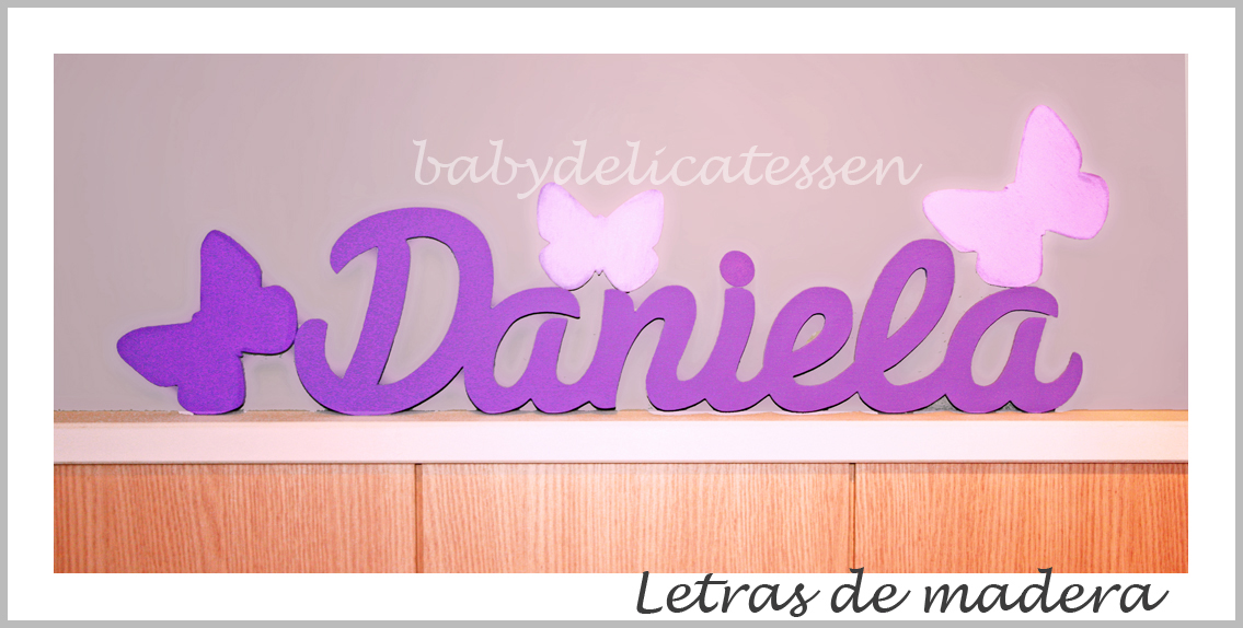 BABY DELICATESSEN LETRAS DE MADERA: DANIELA CON MARIPOSAS