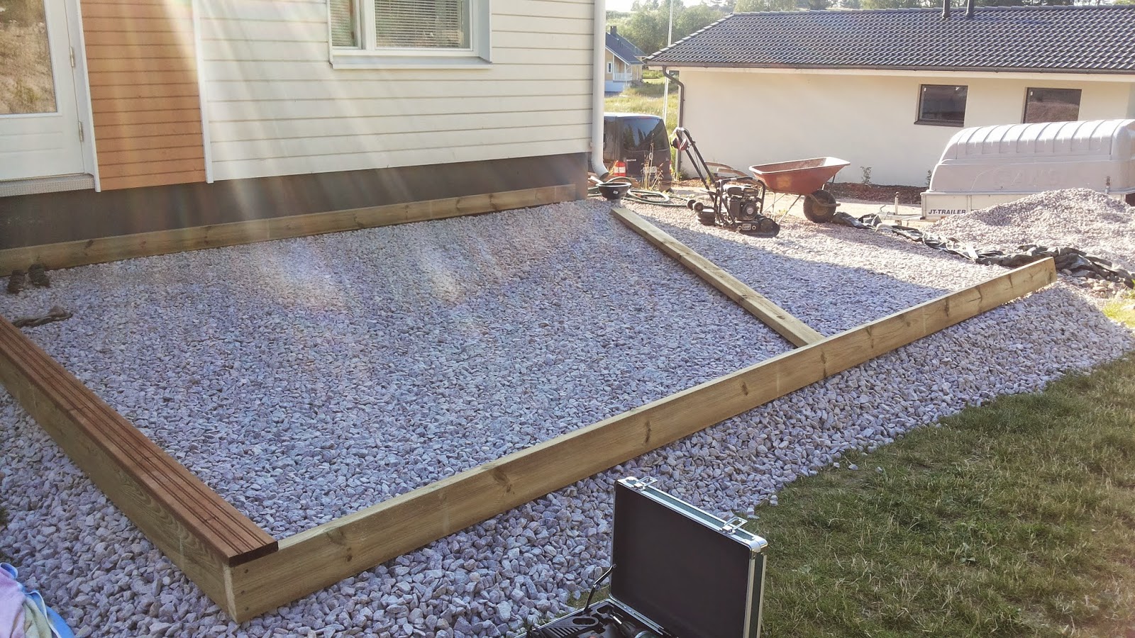 Omakotitalon rakentaminen: Terassin tekoa