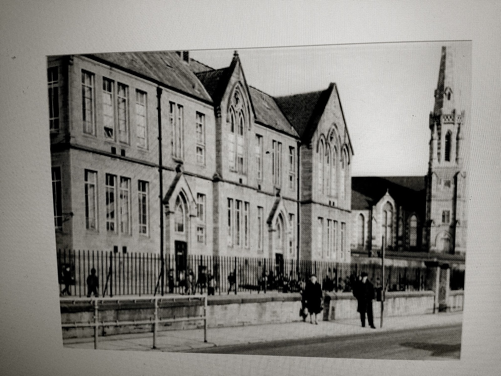 Leaving Dundee: A story of the Dux Medal, Liff Road School, Lochee ...