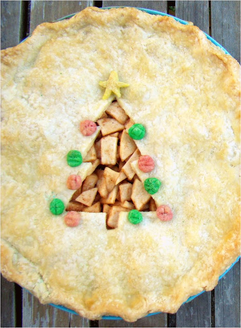 Christmas tree apple pie demo!