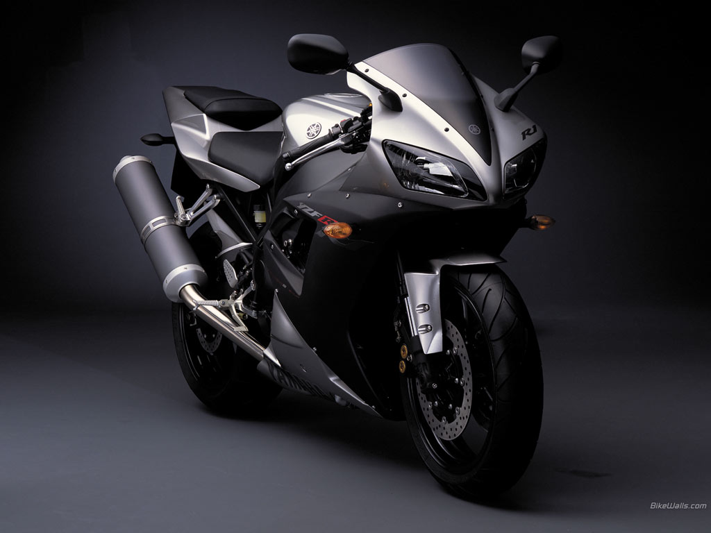 auto mobiles: yamaha R1 bikes