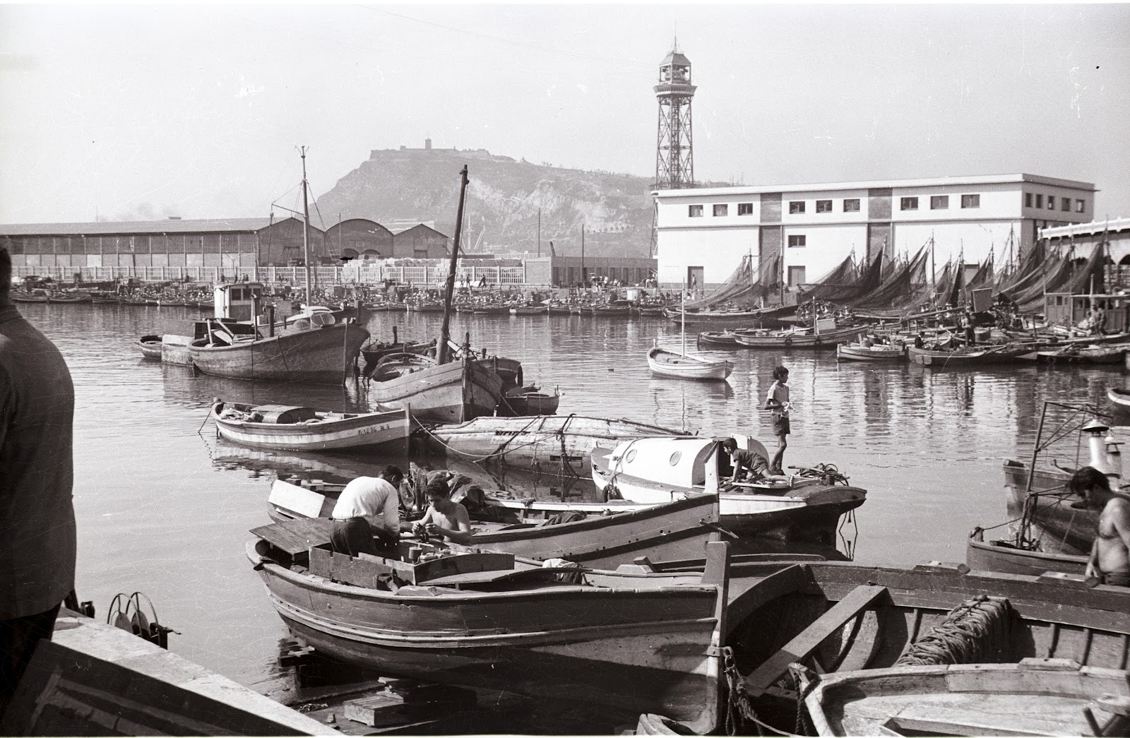 Barcelona-1965-el-moll-de-pescadors-port-vell-4-j-fuguet-sos-monuments ...