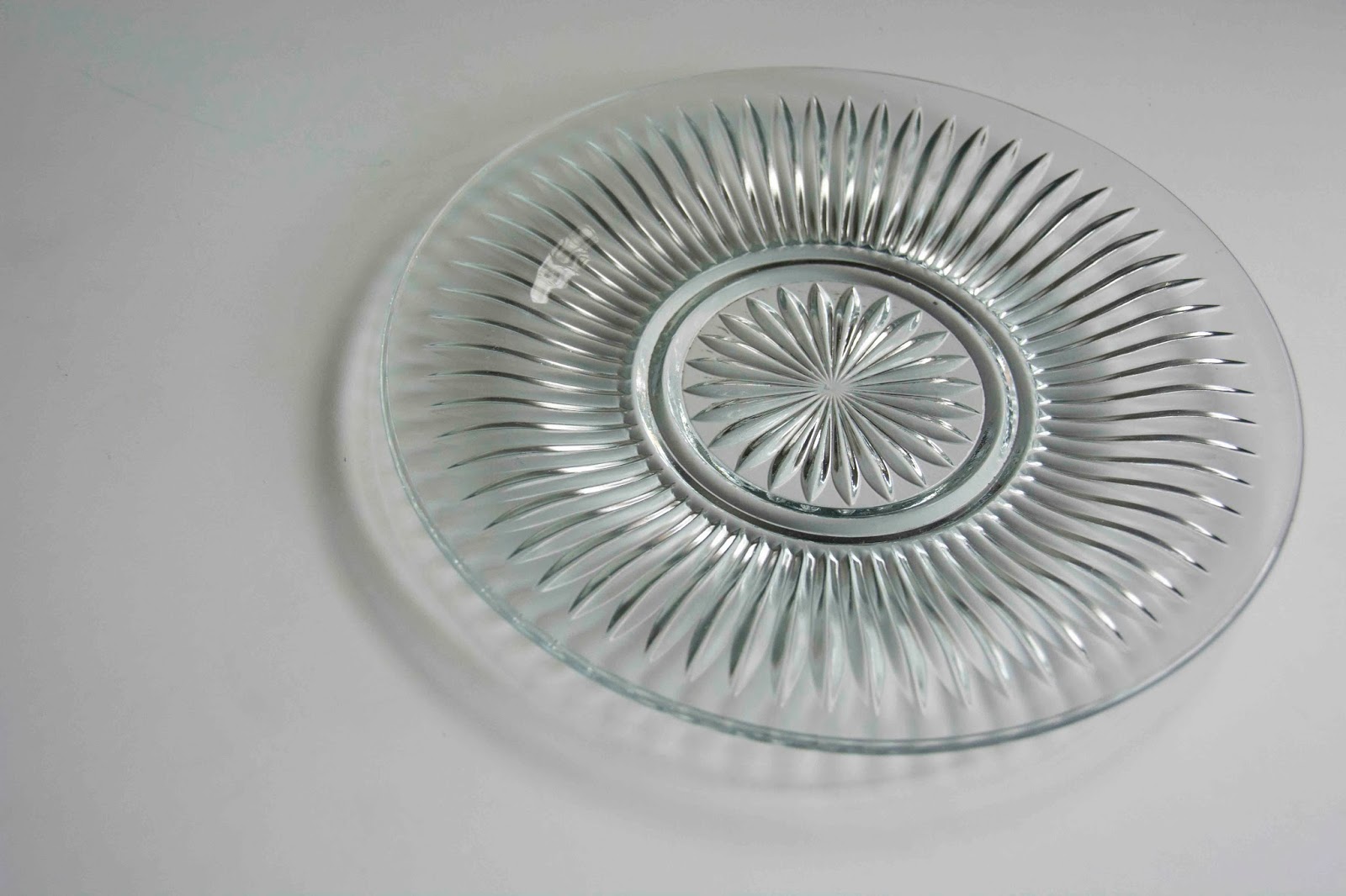 Aesthetic Nest: Craft: Colored Glass Cake Stand (Tutorial)