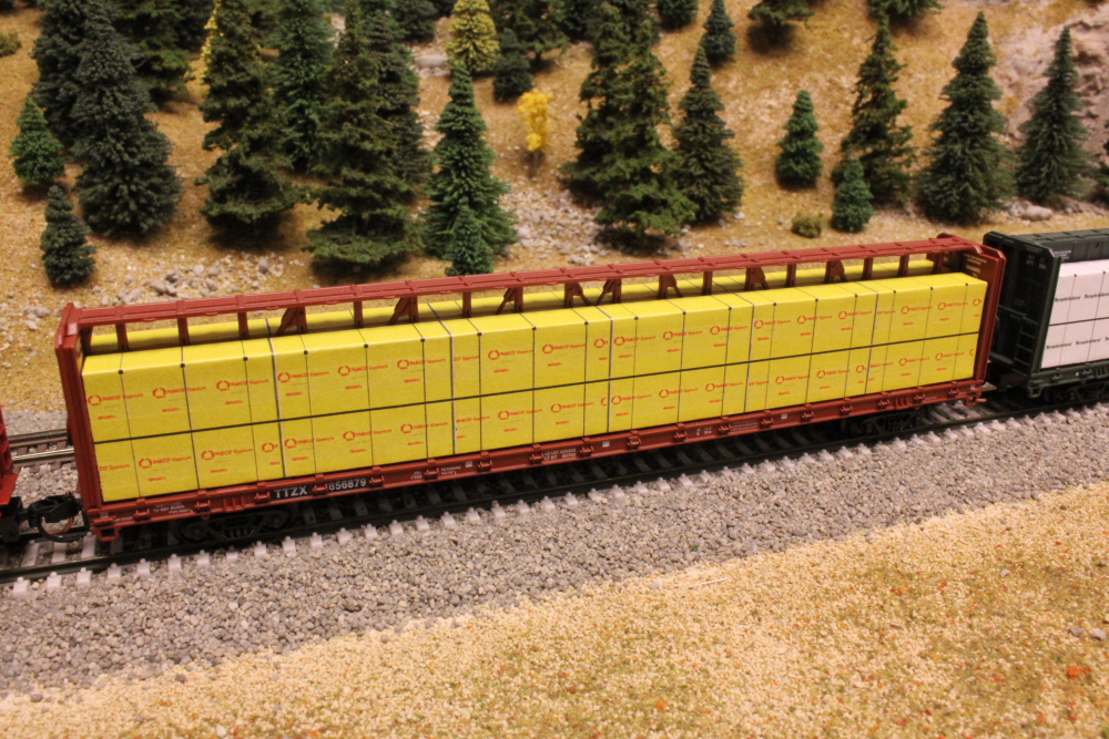 N Scale Addiction: More Gypsum & Lumber Loads....