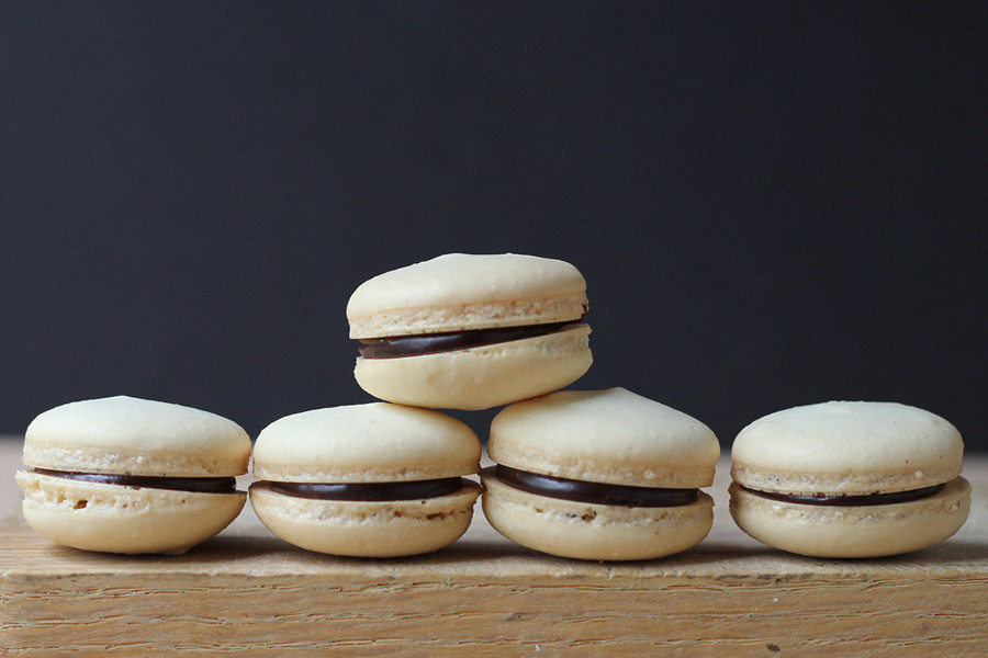 Cookistry: Macarons for Mom - a basic macaron recipe