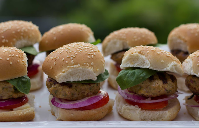 fabulous fridays: Chicken Sliders