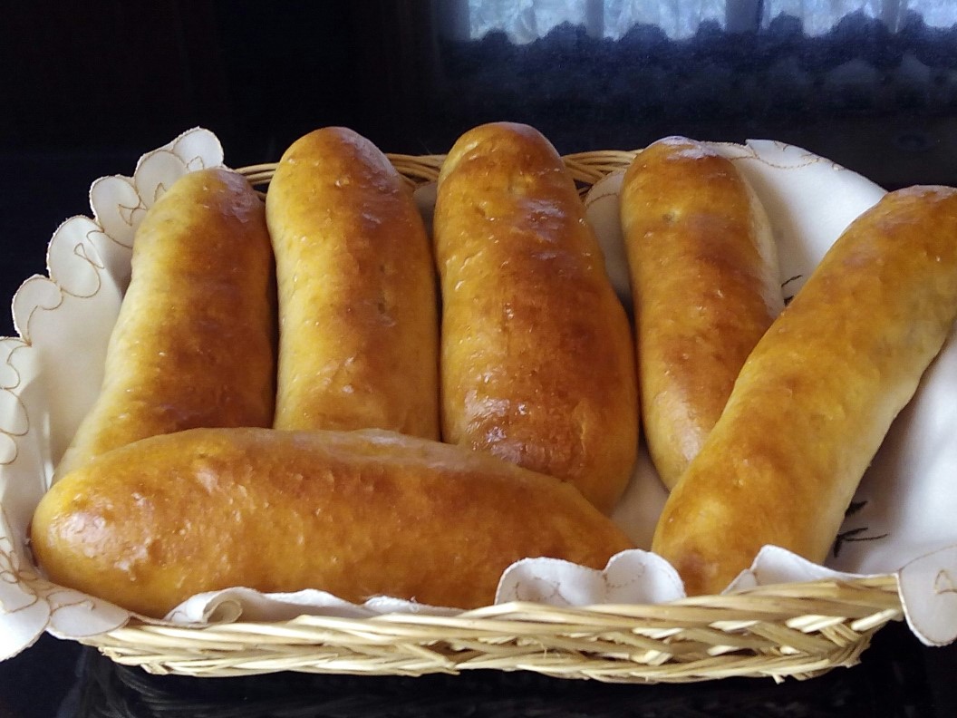 Luzmary y sus recetas caseras: BOLLOS PREÑADOS CON FUET DE PAVO