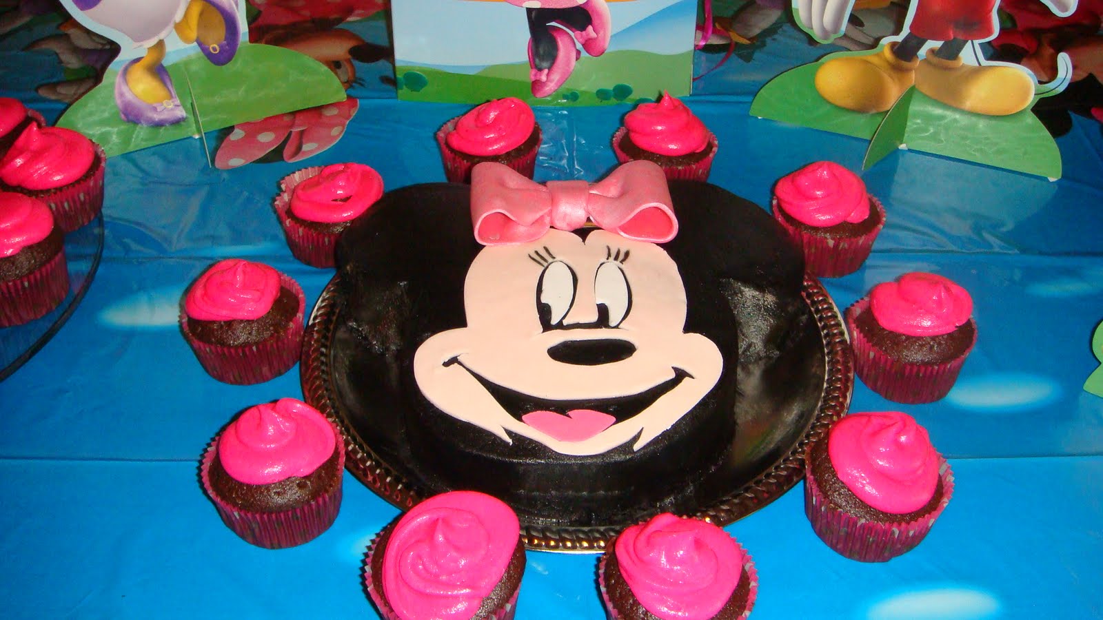 Incredible Homemade Delights: Minnie Mouse Birthday Cake