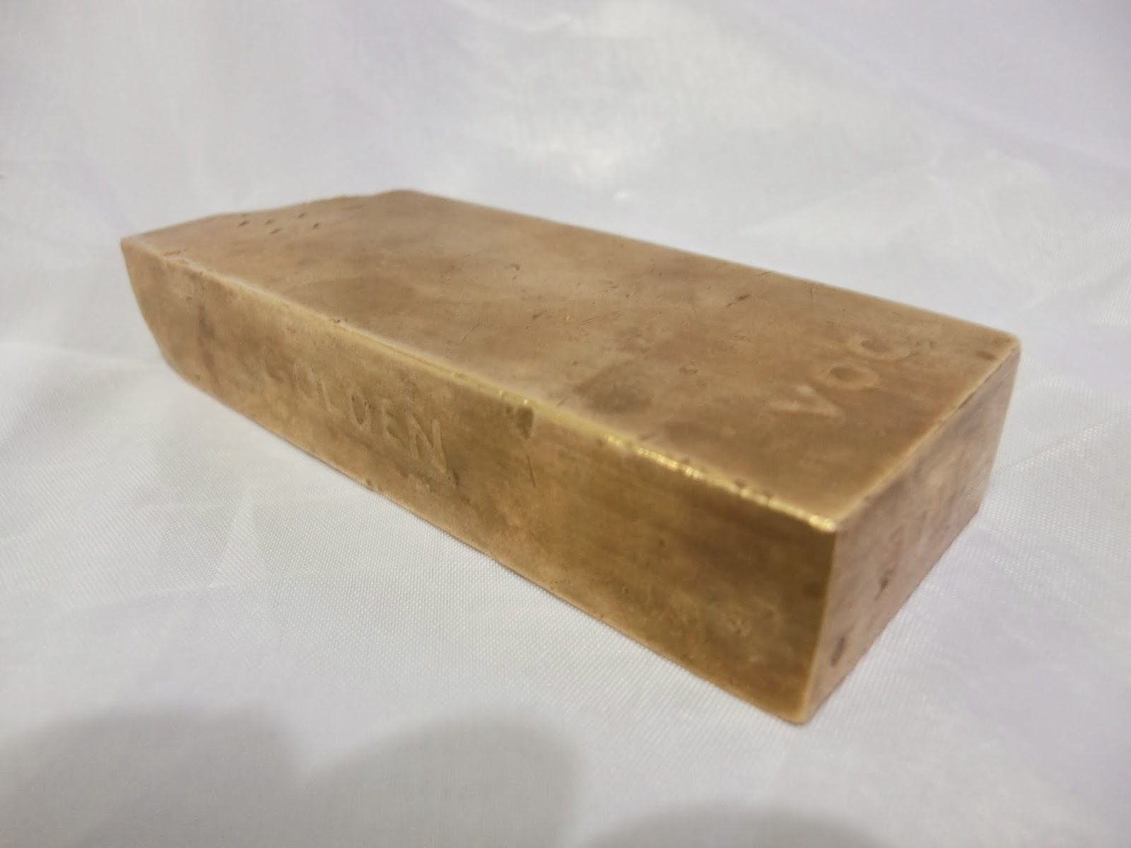 CILEGON ANTIK: Penindih Kertas Bahan Kuningan Bentuk Batangan Emas VOC