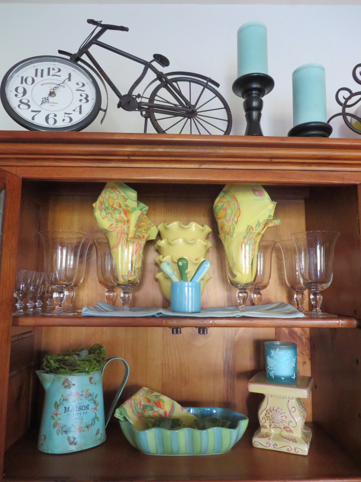 homemaking, decor, and more: Springtime Hutch Decor
