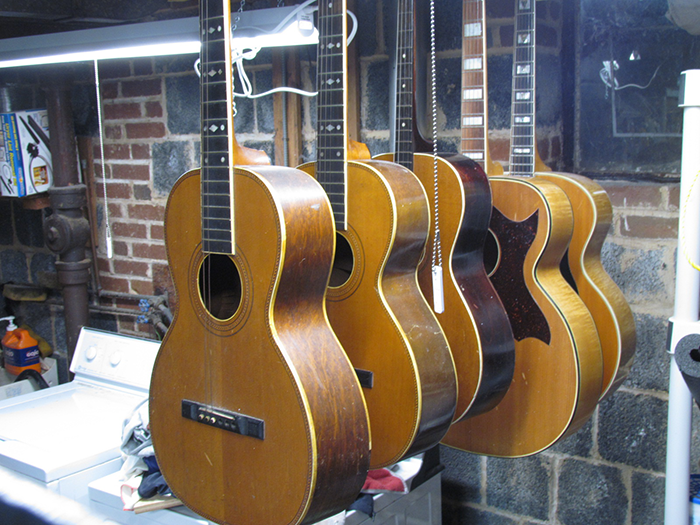 Simple Guitar Ceiling Hanging Rack Crawls Backward (When Alarmed)