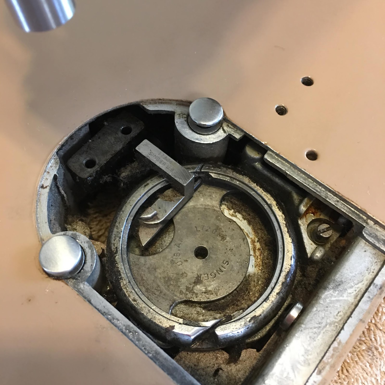 It's Daffycat: A Singer Model 404 Sewing Machine