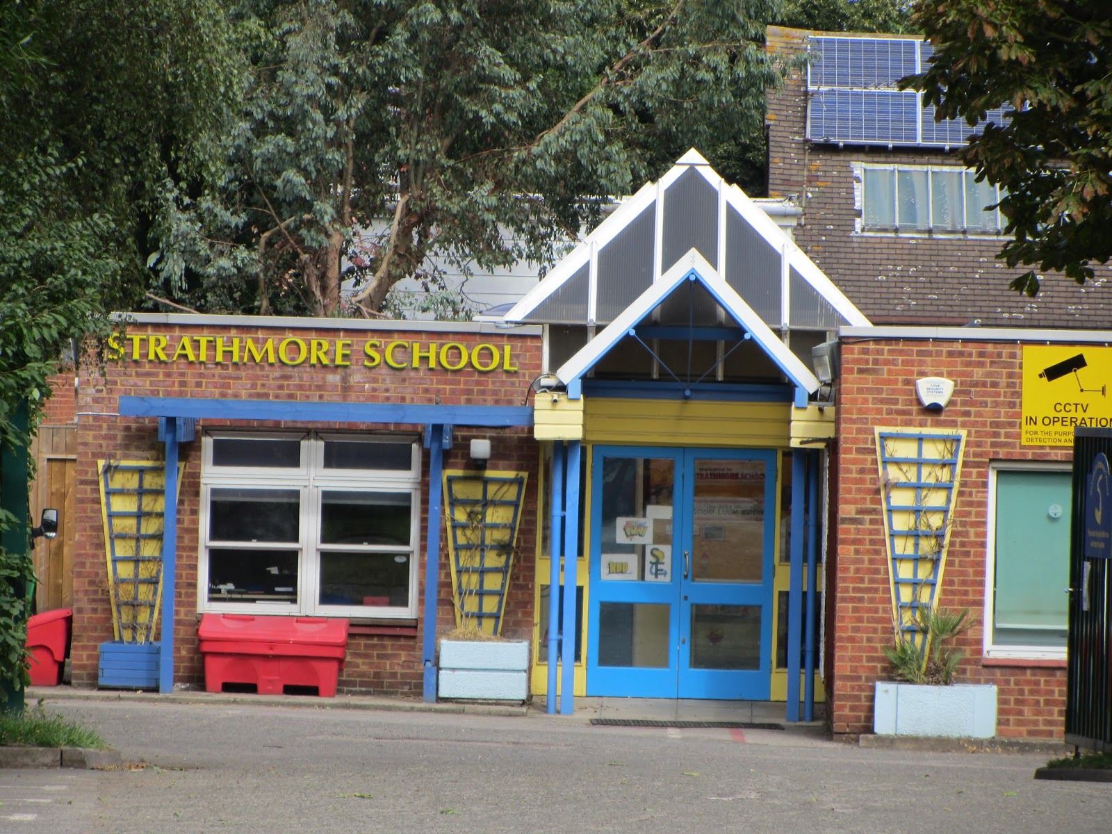 Ham Photos: Strathmore and Russell Schools