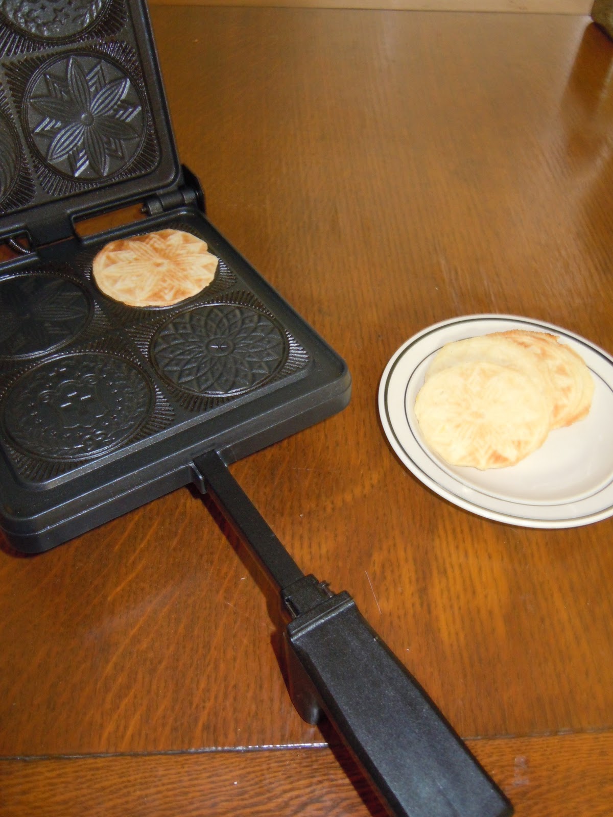 Ciara Gold's Treasures: Bretzeli