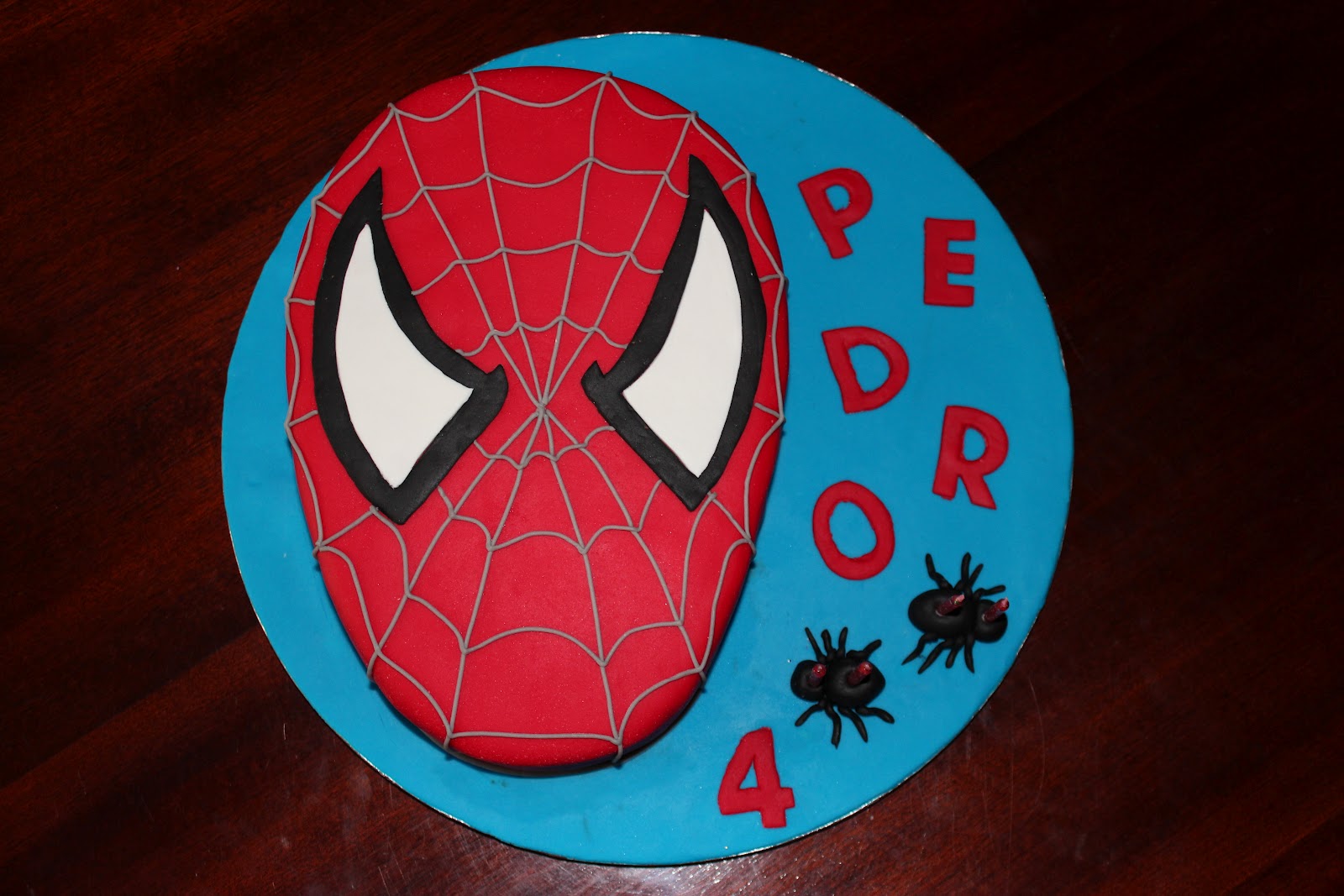 A Curiosidade fez Lamber o Gato: Bolo Spider Man