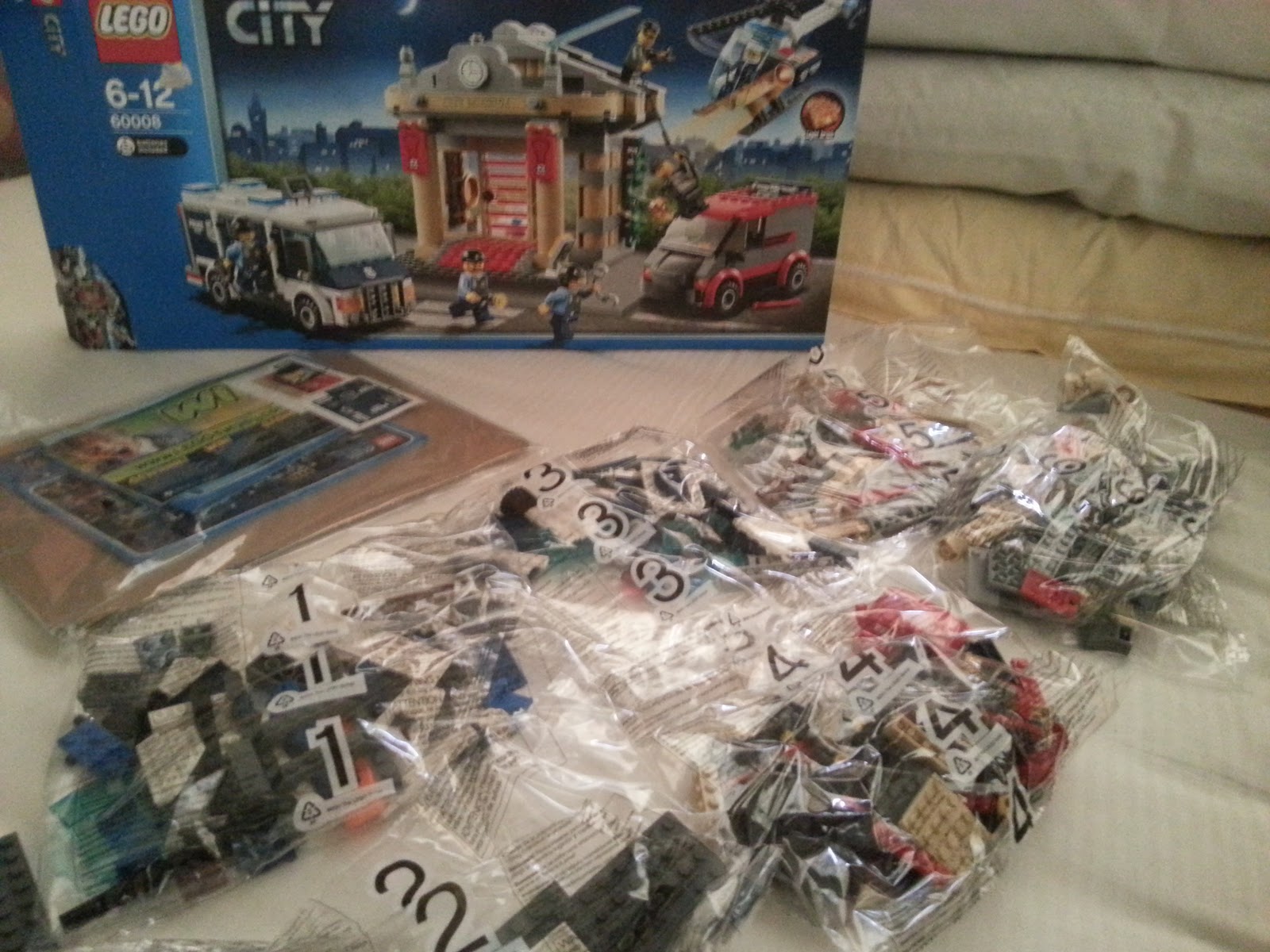 Lego Journey: LEGO CITY 60008 - Museum Break-In