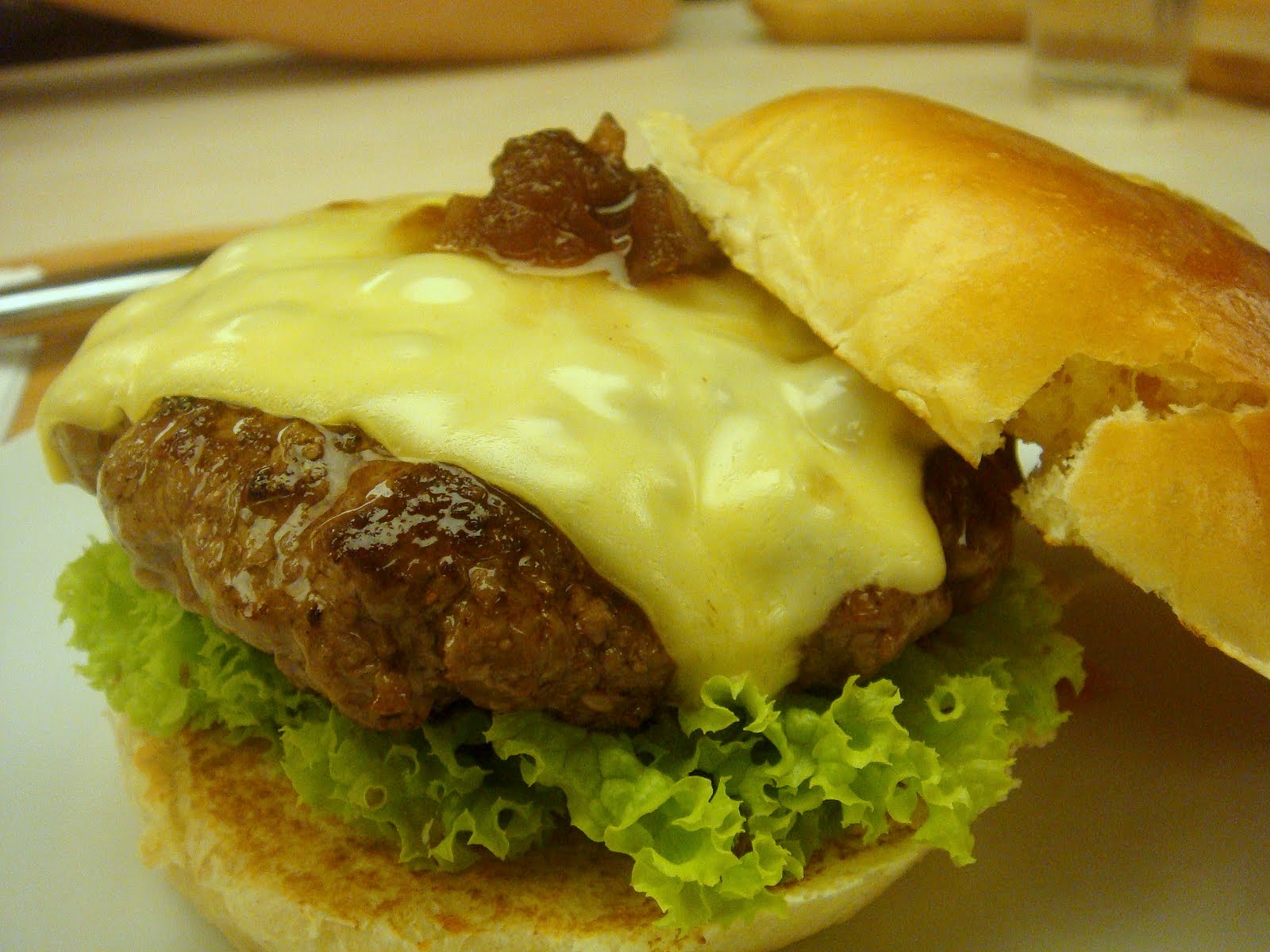 Just another food blog: Burgers @ The Handburger, Singapore