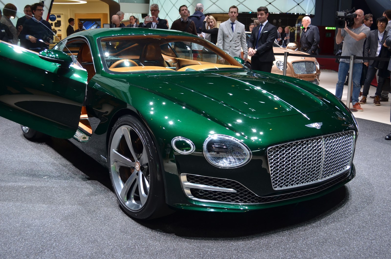 Bentley EXP Speed 10 62 017 .... A new surprise in the automotive world ...