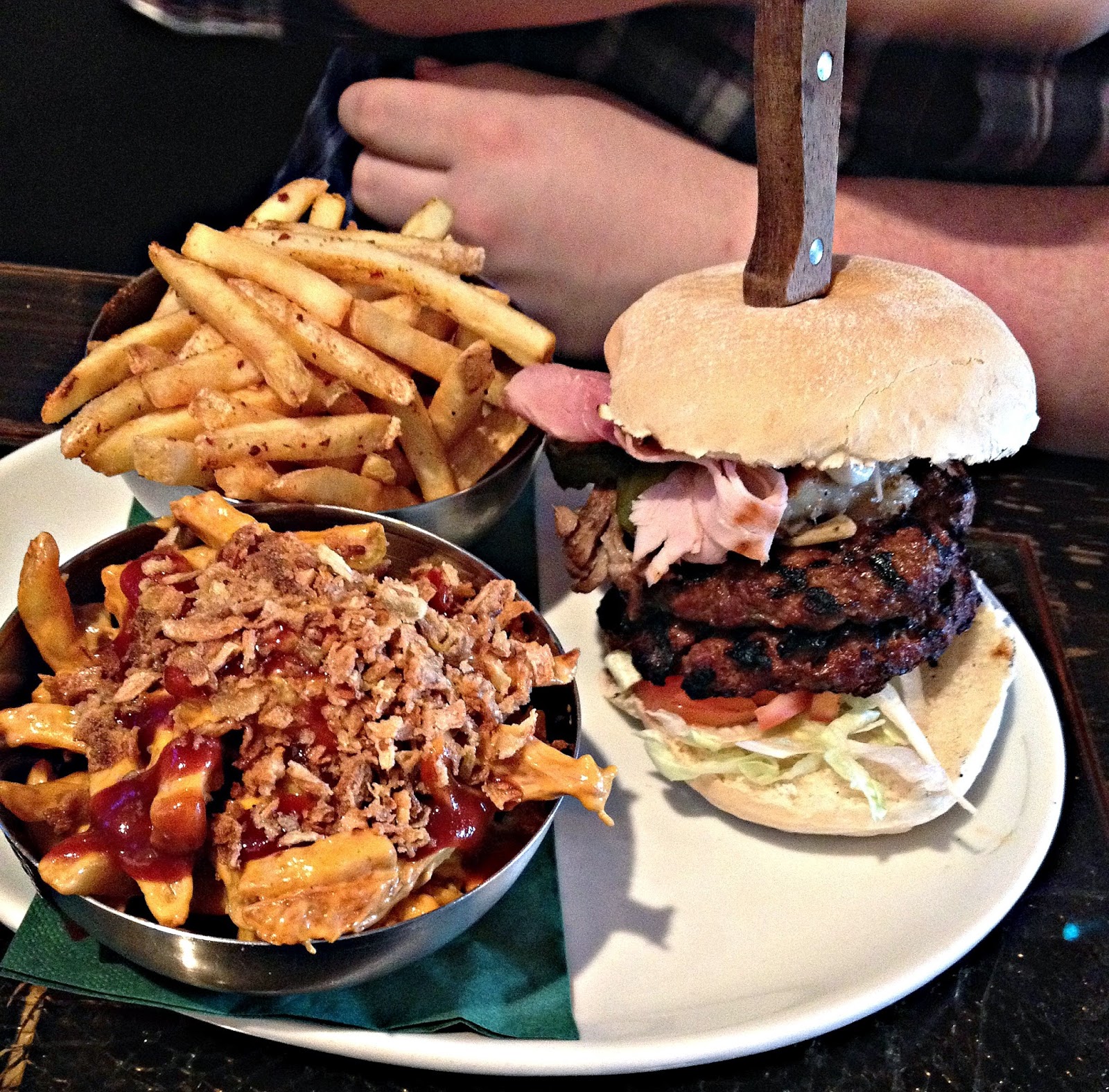 A Couple of Foodies: Atomic Burger