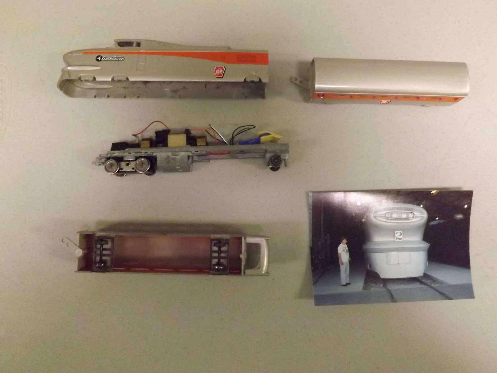 Winnipeg Model Railroad Club: Norm Leathers shows his Aerotrain model ...