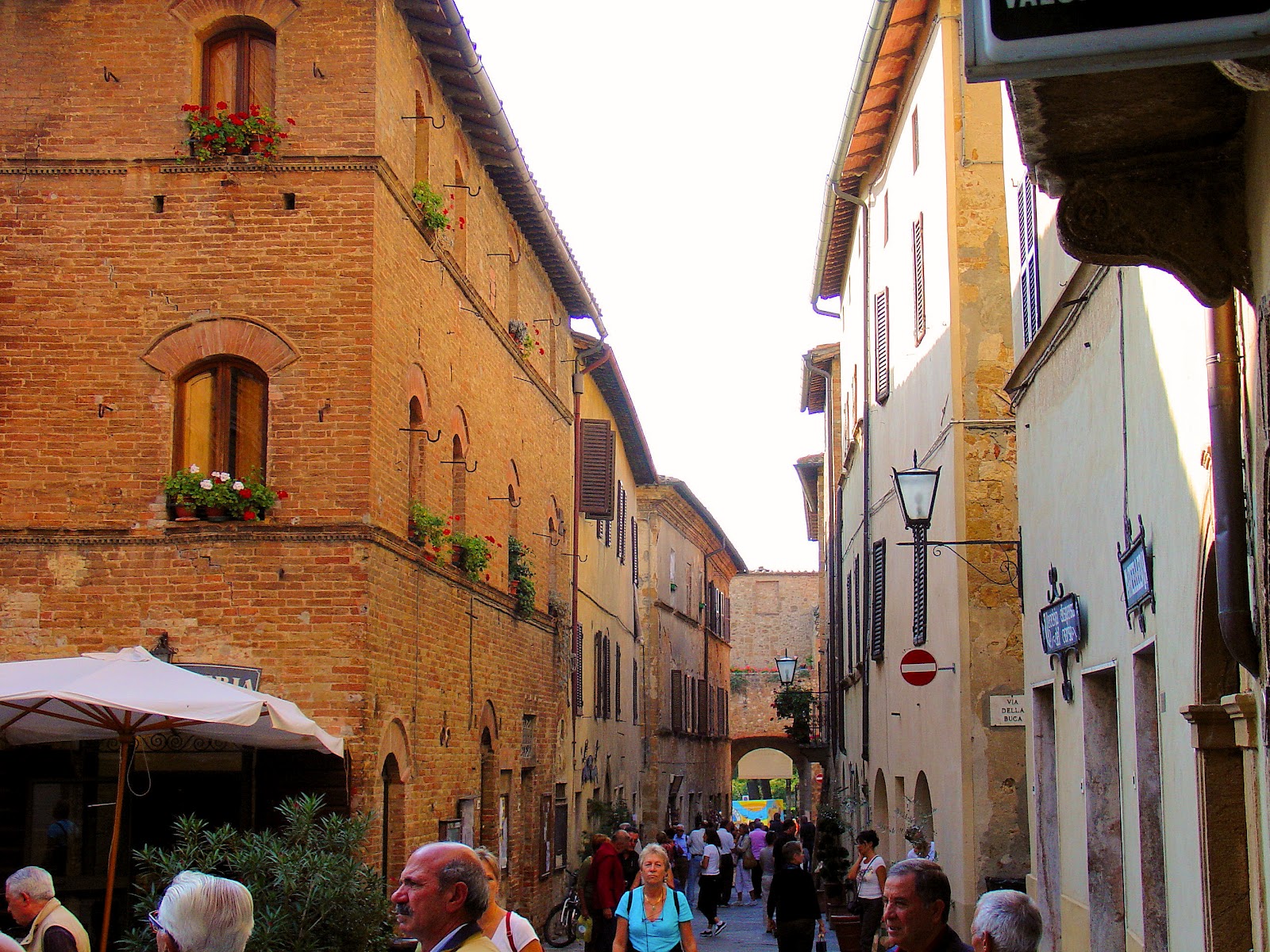 Guided Tour to the Tuscan Hilltop Town of Pienza, Italy