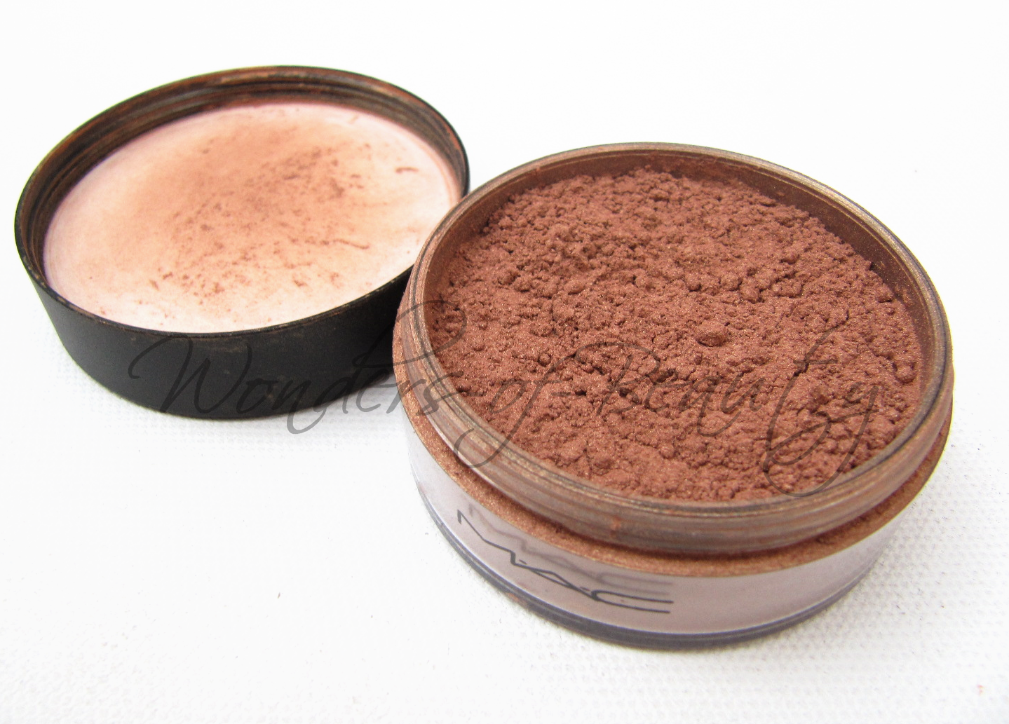 Wonders of Beauty: Review: MAC Iridescent Loose Powder in Golden Bronze