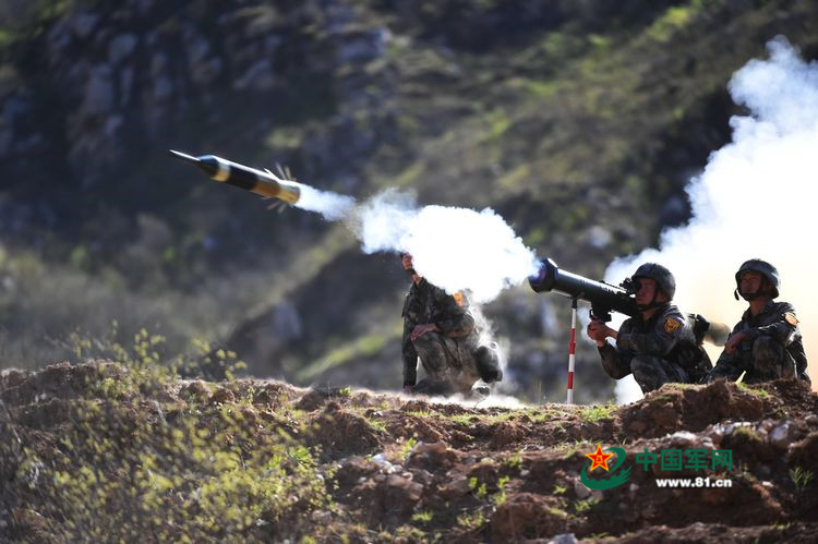 China Defense Blog: Hi res photos of the day: infantry squad PF98A 120mm anti-tank rocket