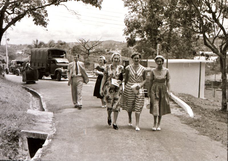 45 Black and White Snapshots That Capture Everyday Life of Singapore in ...