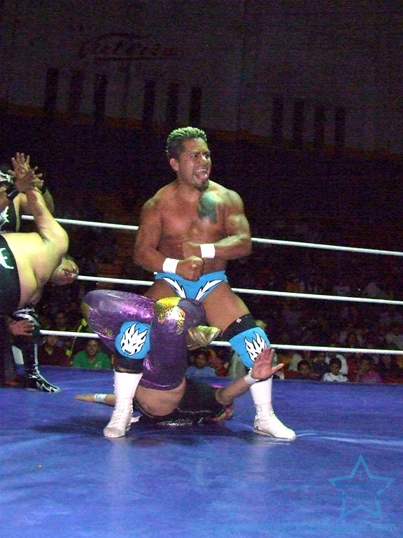 ESTRELLAS DEL RING.: En duelo de dinastias, el V-5, Ray Mendoza Jr rapó ...